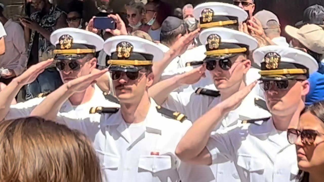 US National Anthem by Navy Band at Times Square NYC, Fleet Week - YouTube