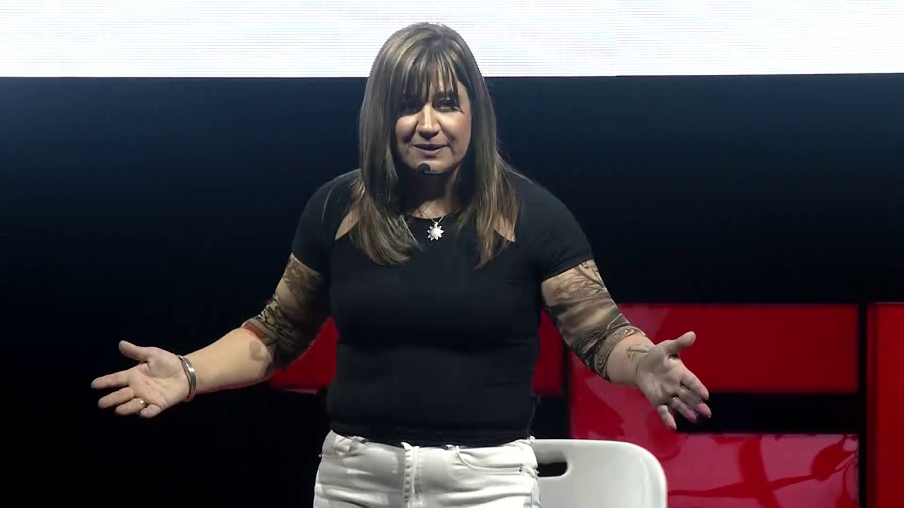 ¿Qué ves cuando me ves? | María Virginia Catalán | TEDxPuraVidaED - YouTube