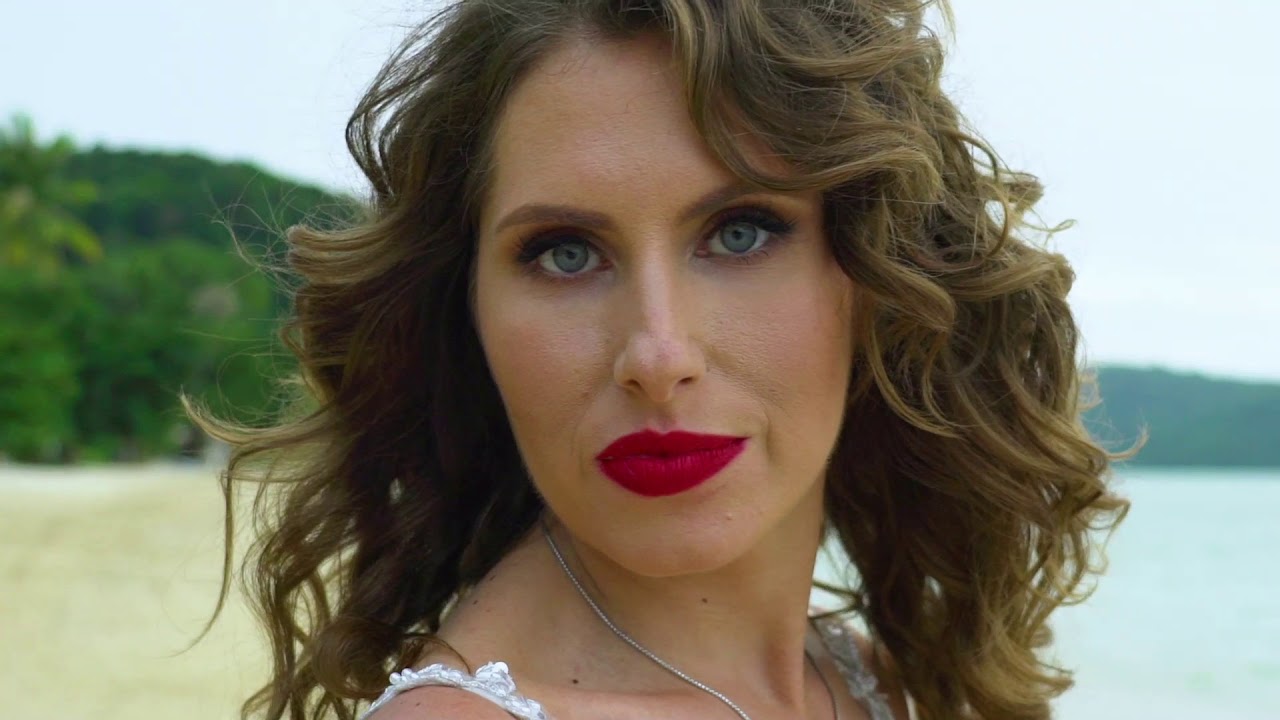 Lara Marcus Легко клип - YouTube