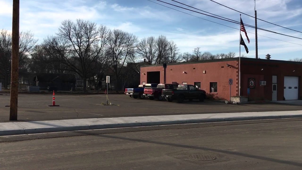 Lake Elmo fire ladder 1 responding - YouTube