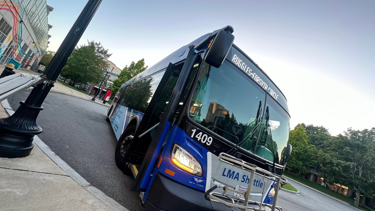 [Drive On] morning drive to JFK/UMass in 2014 Xcelsior Diesel 40’ - YouTube