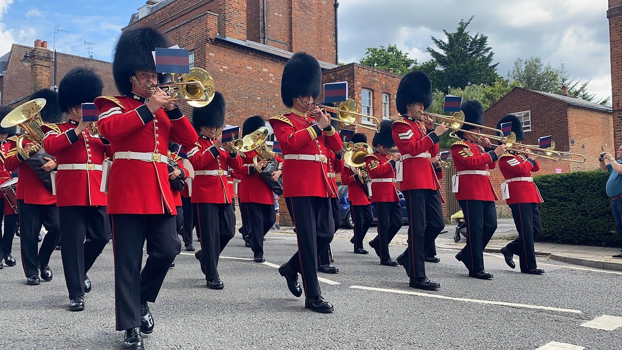Band of the Grenadier Guards Return to Barracks - YouTube