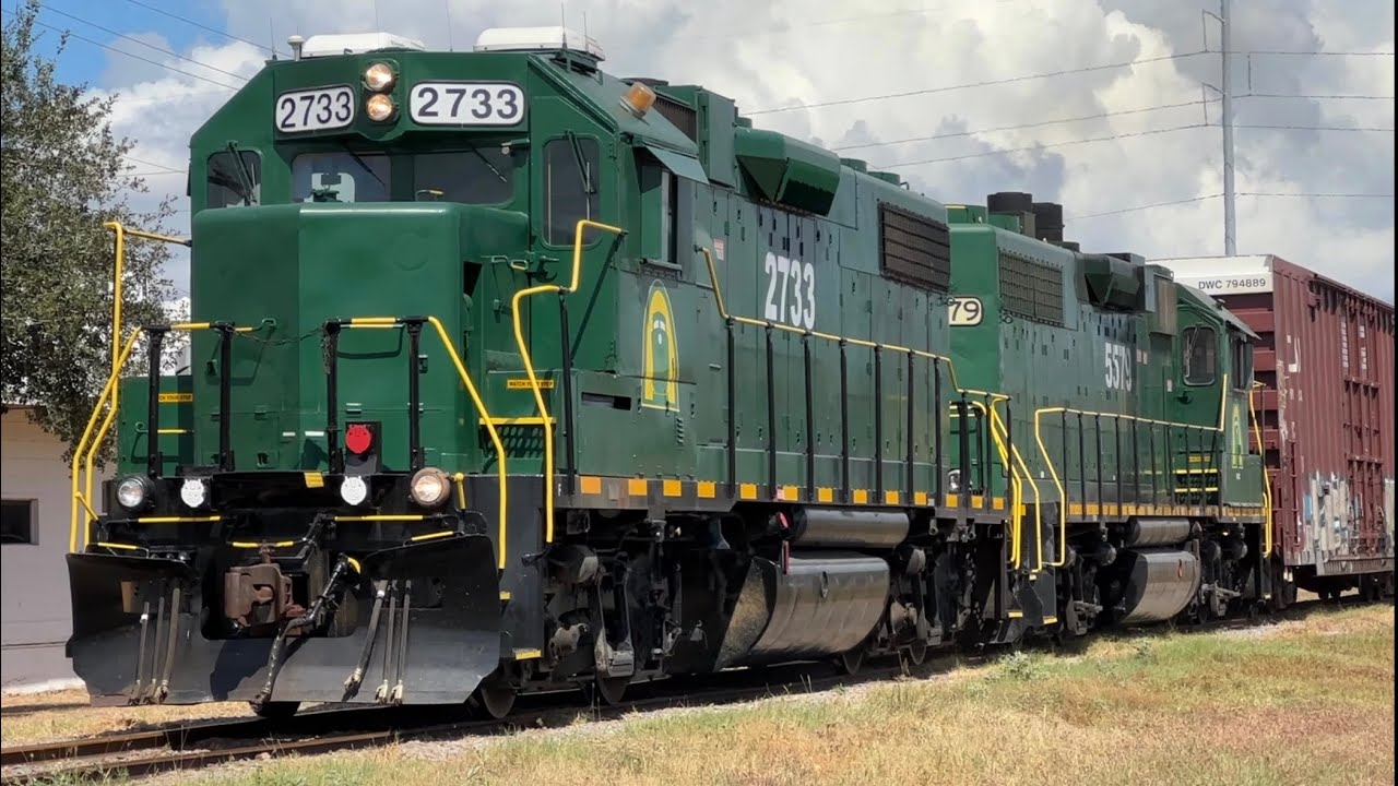 RVSC 2733 GP38-2 w/ Sweet RS3L & Mid Engine Leads RVSC Manifest - YouTube