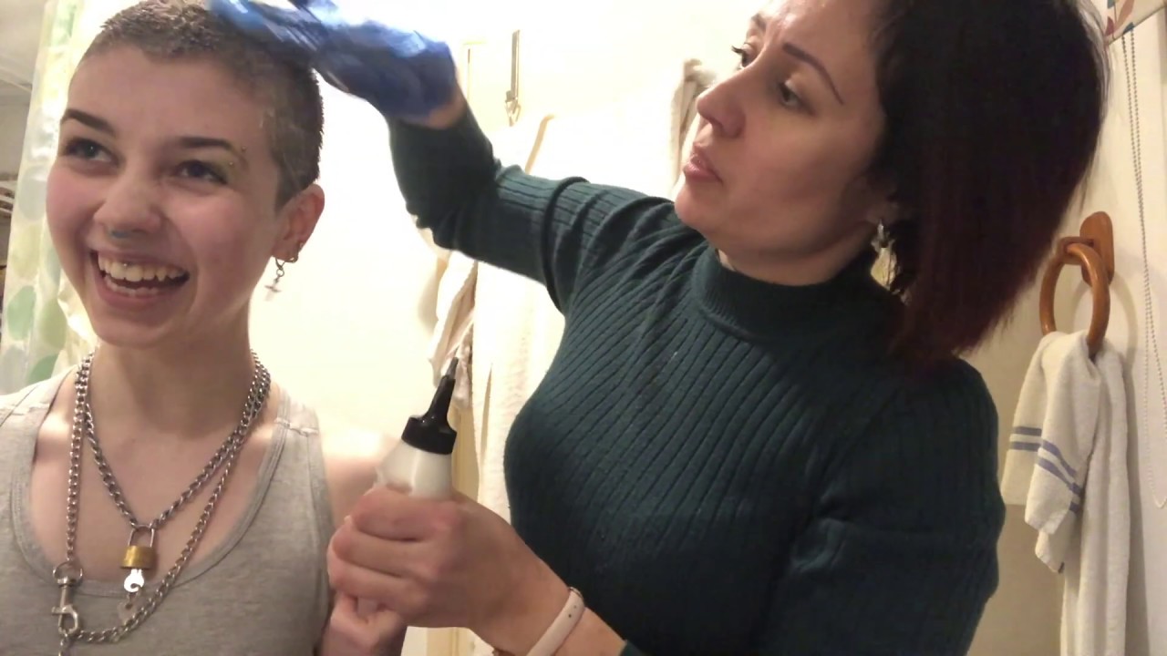 BLEACHING AND DYEING MY HAIR BLUE (fail) | Biddle - YouTube