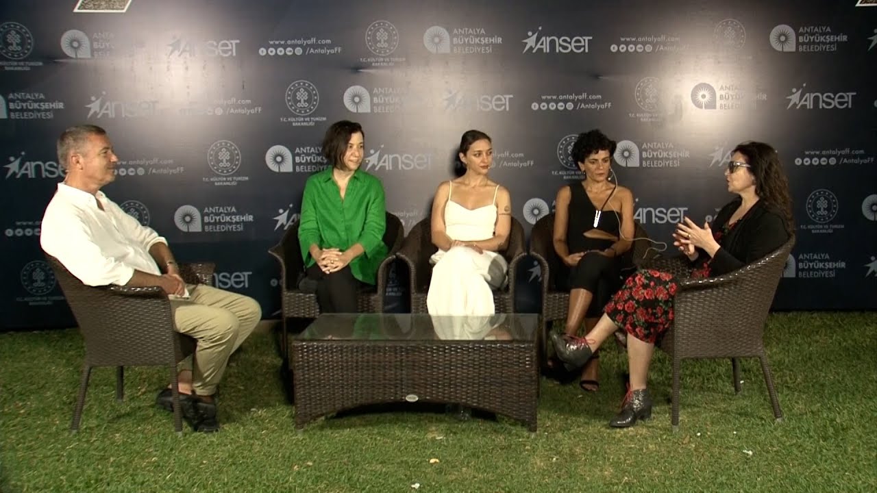 'Ayna Ayna' filmi: Sesini bulmaya çalışan kadınların öyküsü - YouTube