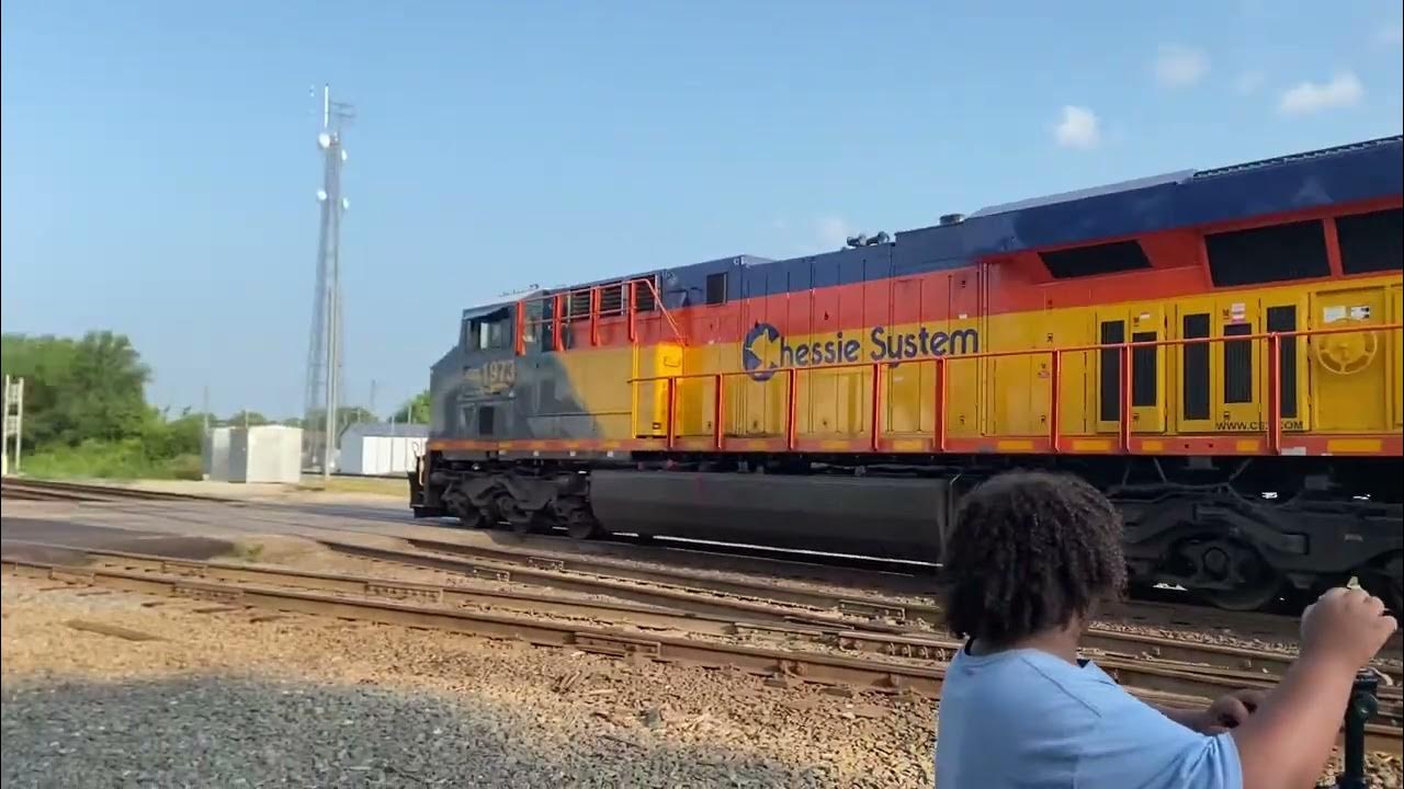CSX I007 with CSX 1973 (Chessie system heritage unit) leading - YouTube