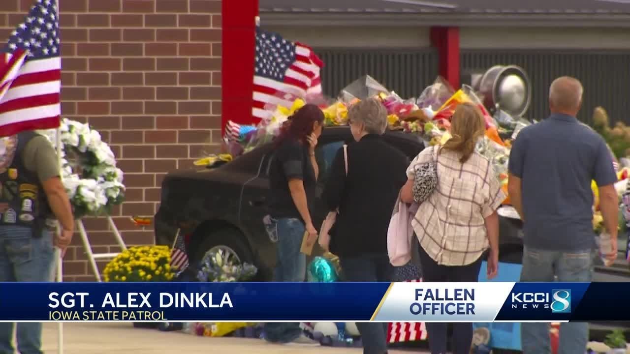 Algona community gathers for Officer Kevin Cram's visitation - YouTube