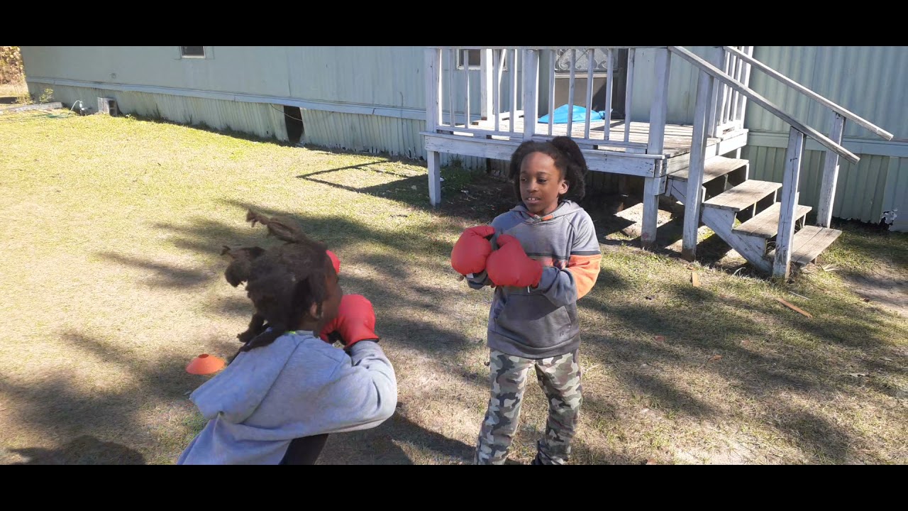 Kourtnee & Brayden Boxing: Round 1 - YouTube