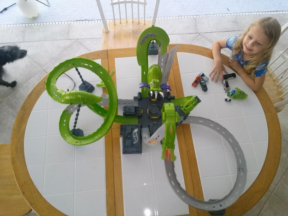 Matchbox cars racing Octoblast double loop track - YouTube