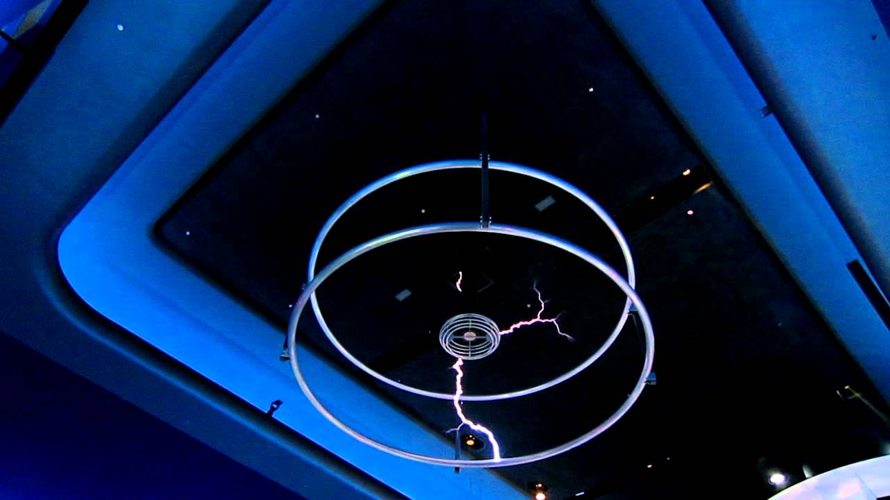 Tesla Coil at Chicago's Museum of Science and Industry - YouTube