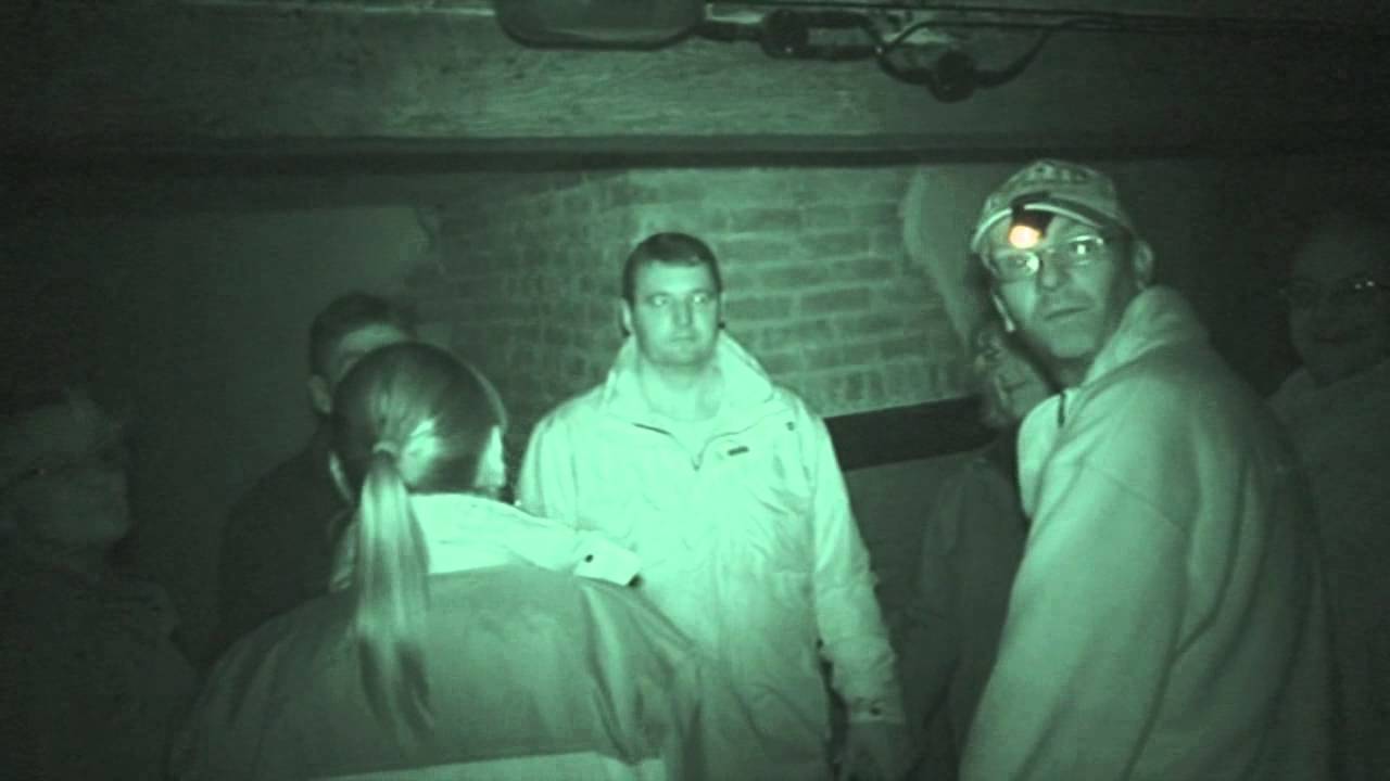 Upnor Castle ghost hunt - 31st October 2015 - Séance (Group B) - YouTube