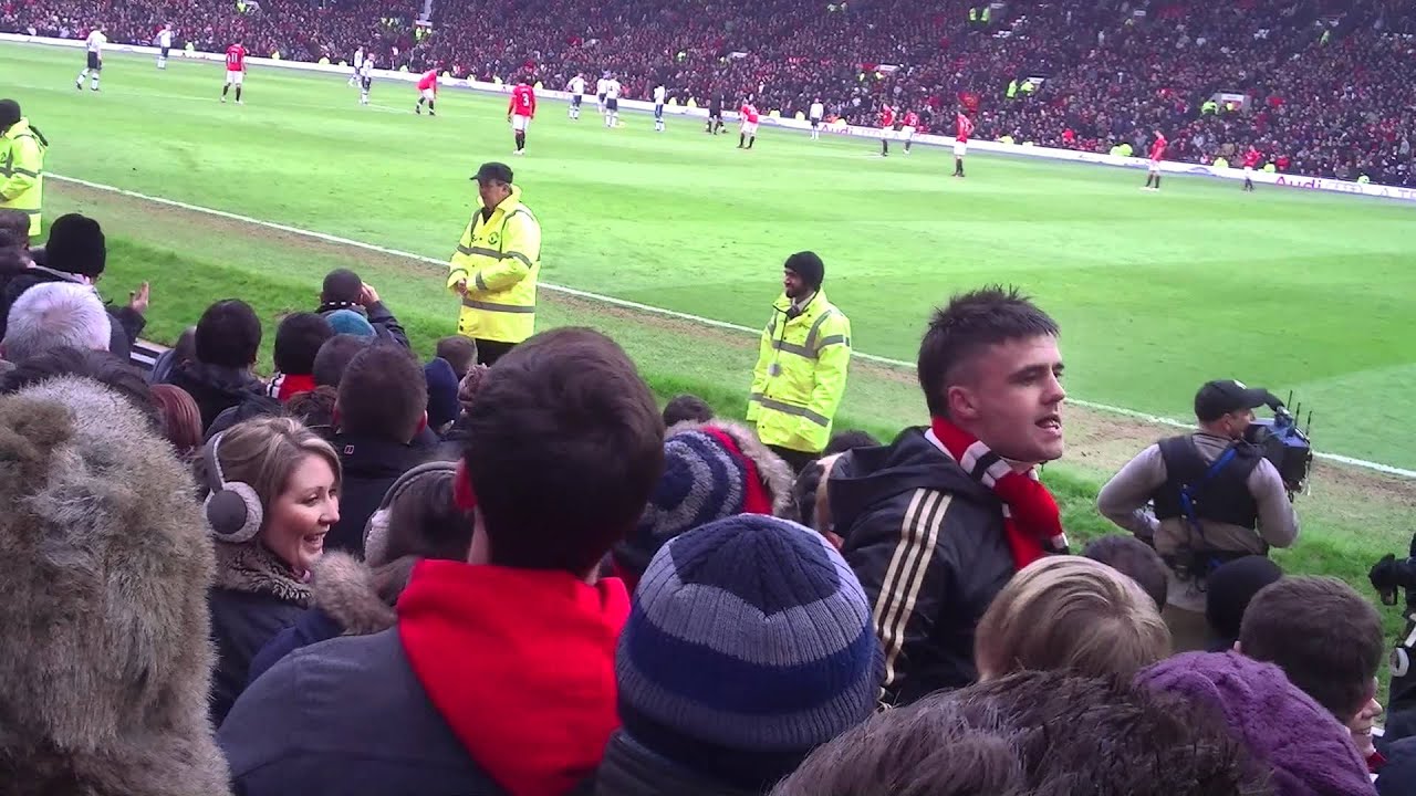 Manchester United fan shadow boxes and dialogues with Liverpool ...