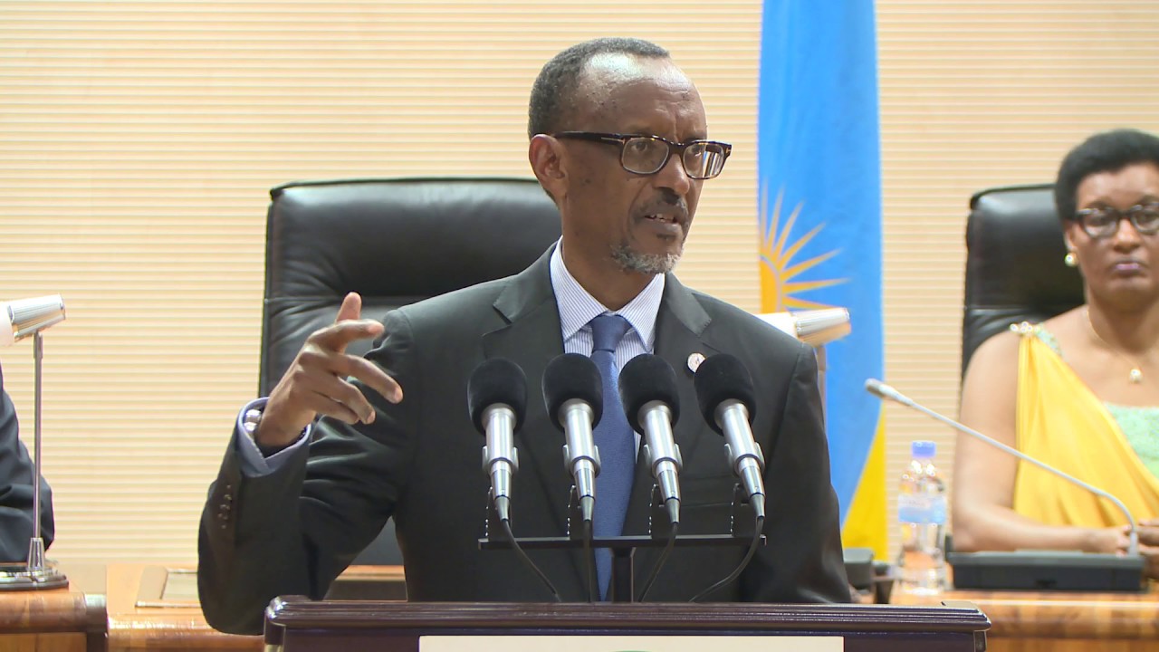 President Kagame officiates the swearing in of New Government Officials ...