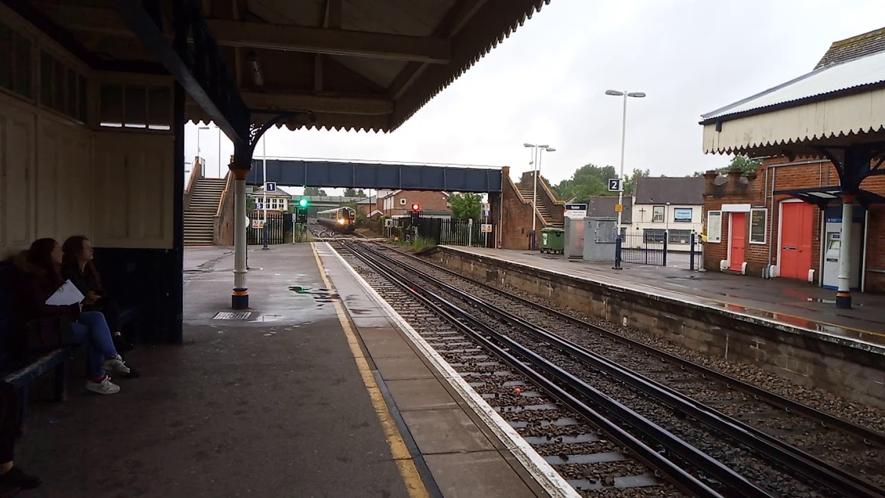 Train arrives at Wareham Station during the morning. 12.6.2019 - YouTube