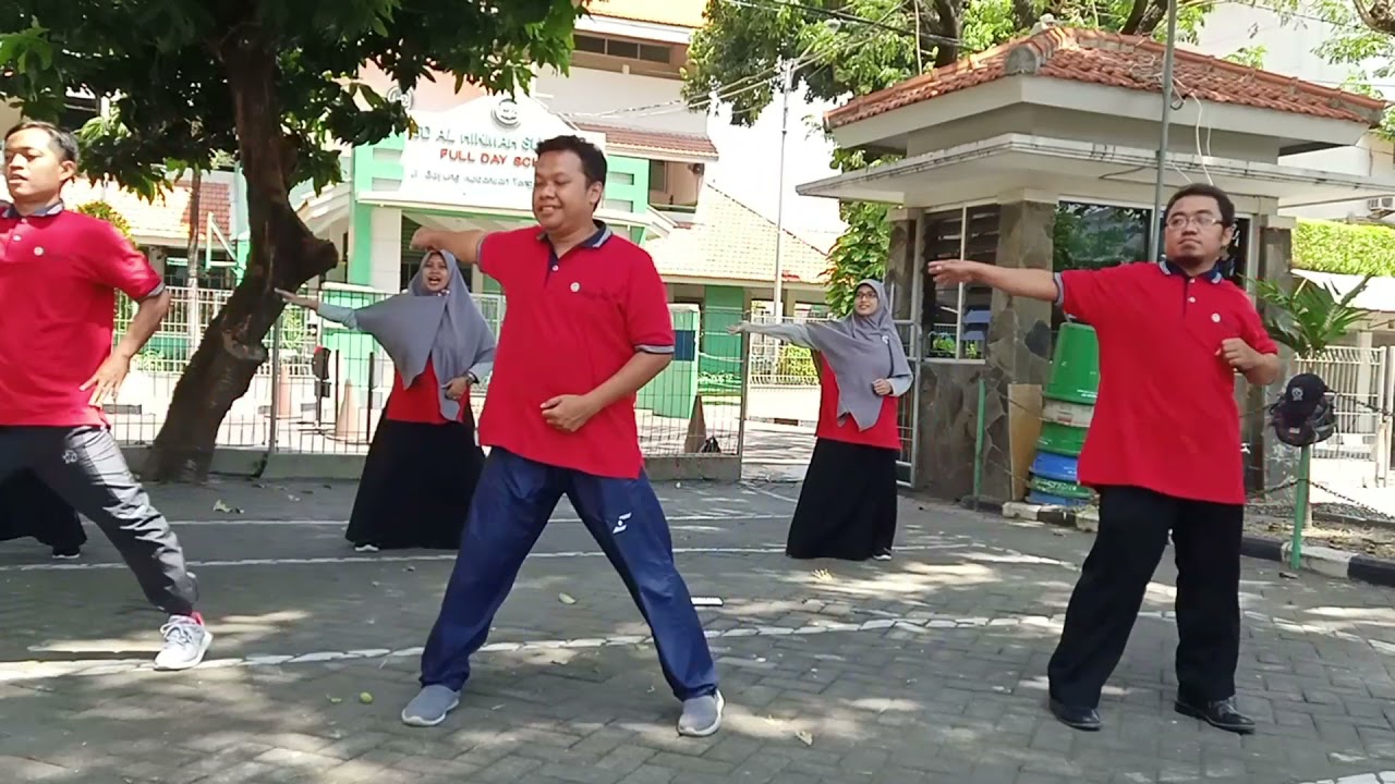 Senam Anak SD Al Hikmah Surabaya - YouTube