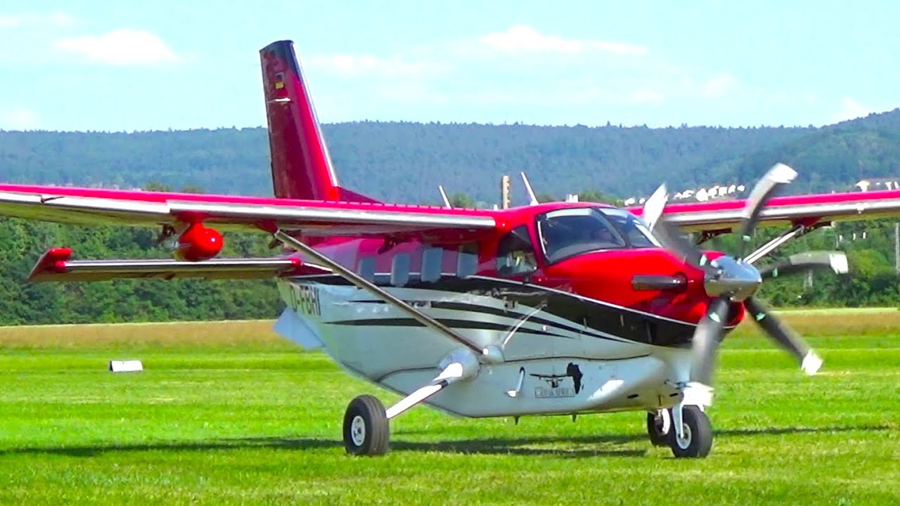 QUEST KODIAK 100 On Grass STOL Turboprop Performance Airshow Display ...