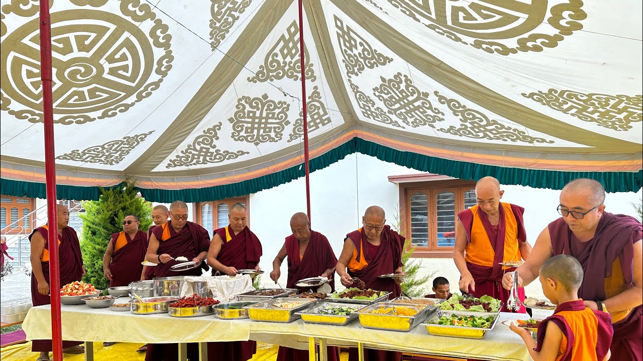 བོད་ཀྱི་ལོ་གསར་ཚེས་གཉིས་གསོལ་ཚིགས། Tibetan monks happy new year party 2 ...