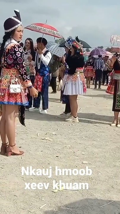 nkauj hmoob xeev khuam tus ncej qab dawb - YouTube