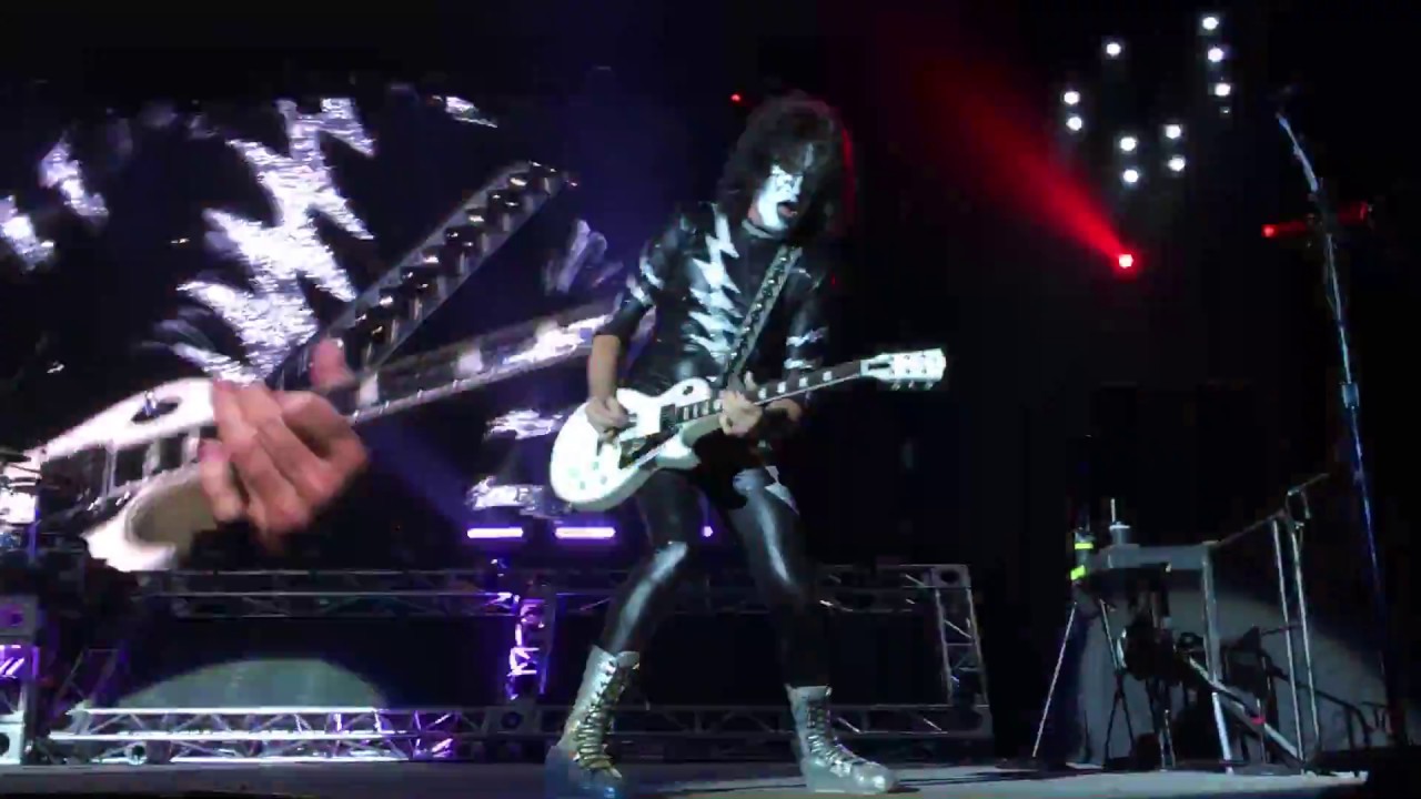 Deuce - KISS (Live at the O2 Arena, London, 31st May 2017) - YouTube