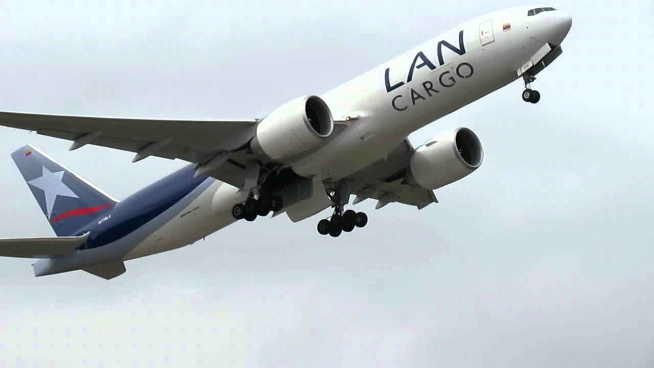 Boeing 77F Lan Cargo - Takeoff from SBCT - Curitiba Intl Airport - YouTube