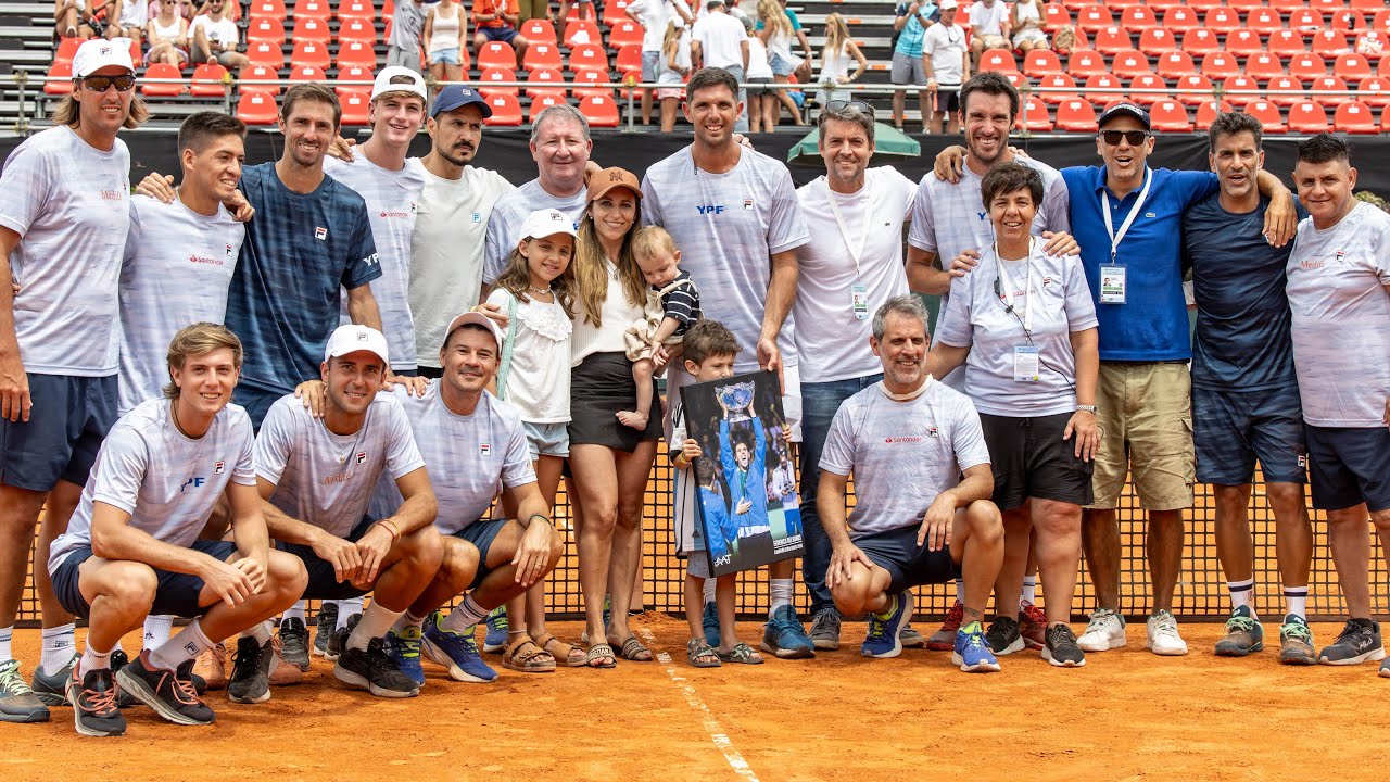 El merecido homenaje a Federico Delbonis en la Copa Davis - YouTube