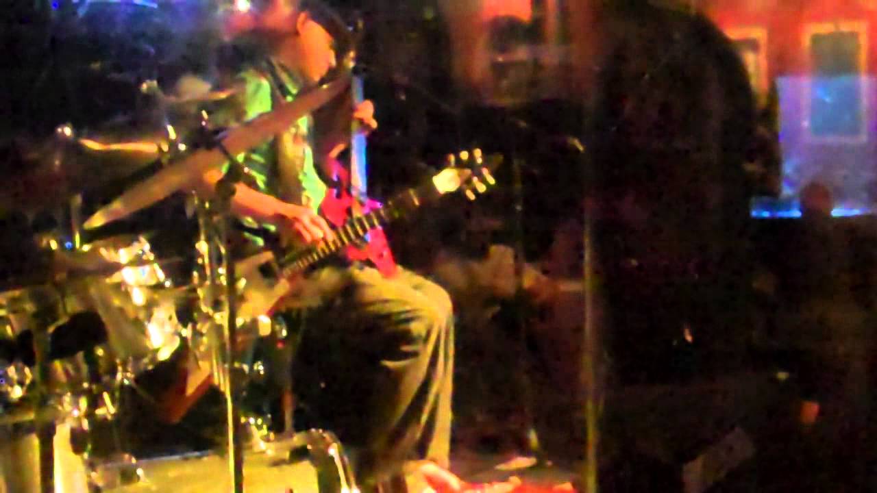 2 Guitars, 1 Bass, Played by 1 Man - New Orleans - YouTube