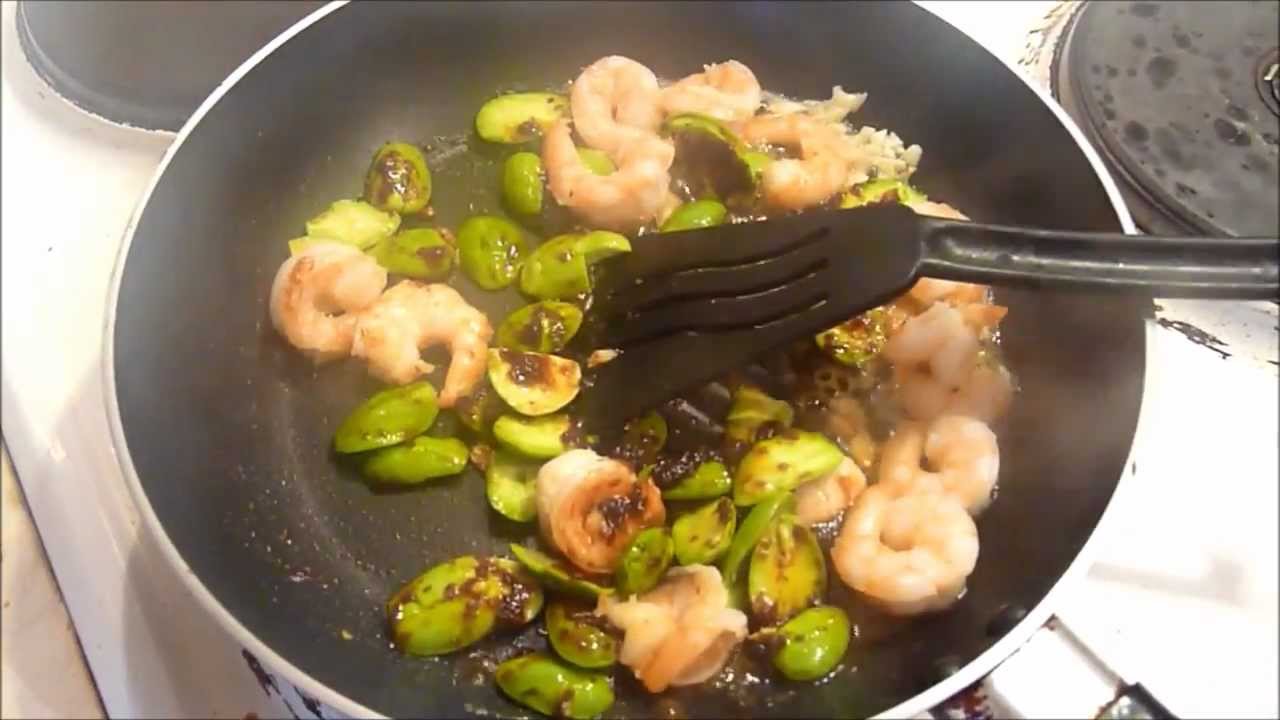 Thai Fried Prawns & Sato Beans กุ้งผัดน้ำพริกเผาสะตอ - YouTube