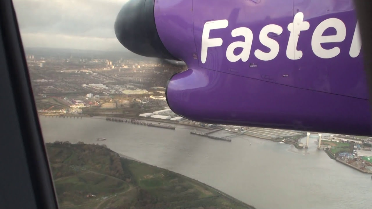Strong Crosswind 30 Knots Dash Q400 Landing at London City Airport ...