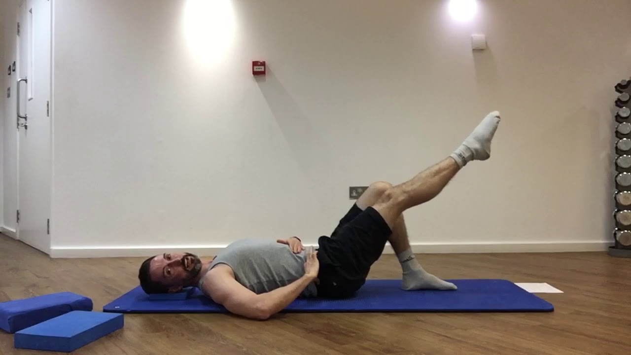 Beginner Pilates Mat Class, First Session. - YouTube