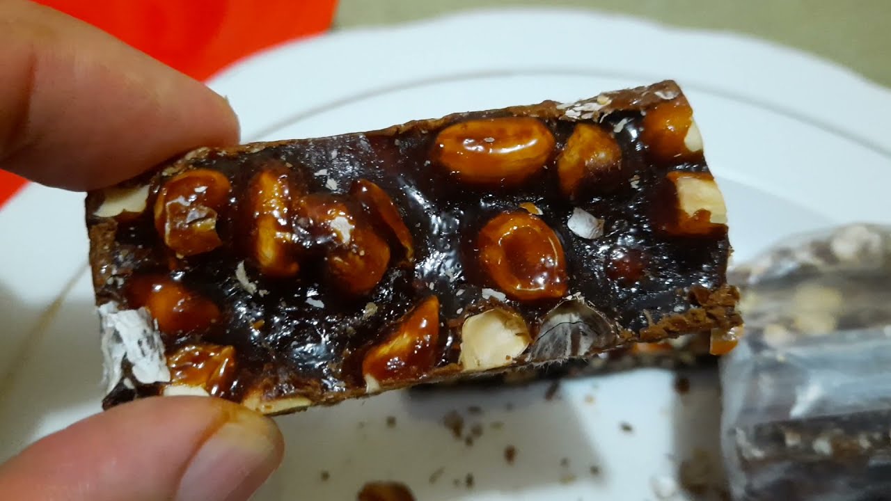 Halua (Kacang gula khas Minahasa) #Mengupas kertas @dolfie ratag - YouTube