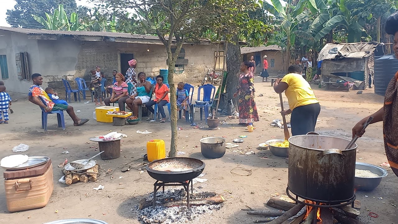 Community Cooking & Eating / African Village life - YouTube