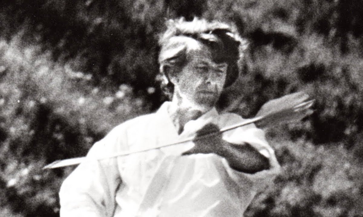 How To Catch An Arrow With Your Bare Hands - YouTube