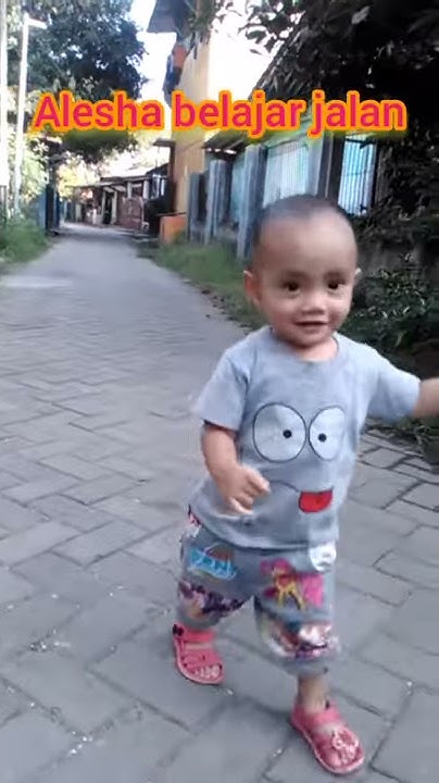 Alesha Belajar Jalan - YouTube