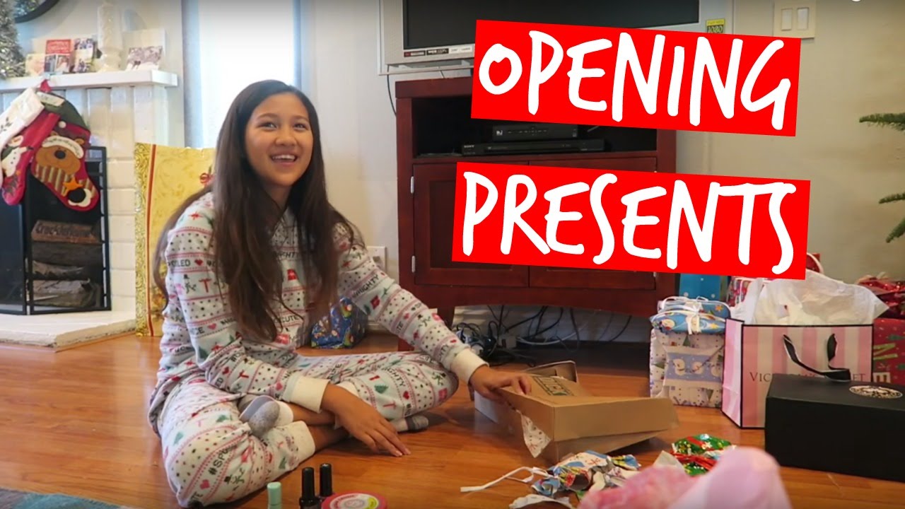Opening Presents Vlogmas Day 25 Youtube