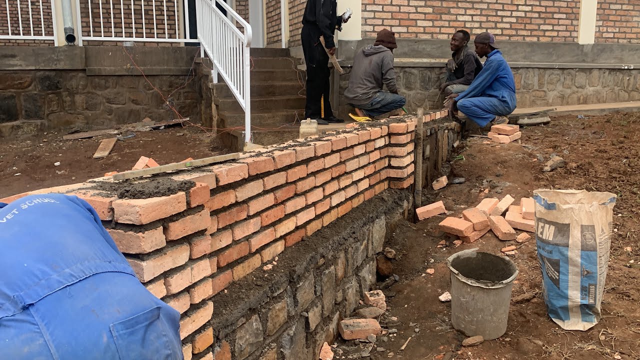 Techniques Of Bricks_Construction Techniques Of Bricklayer On The ...