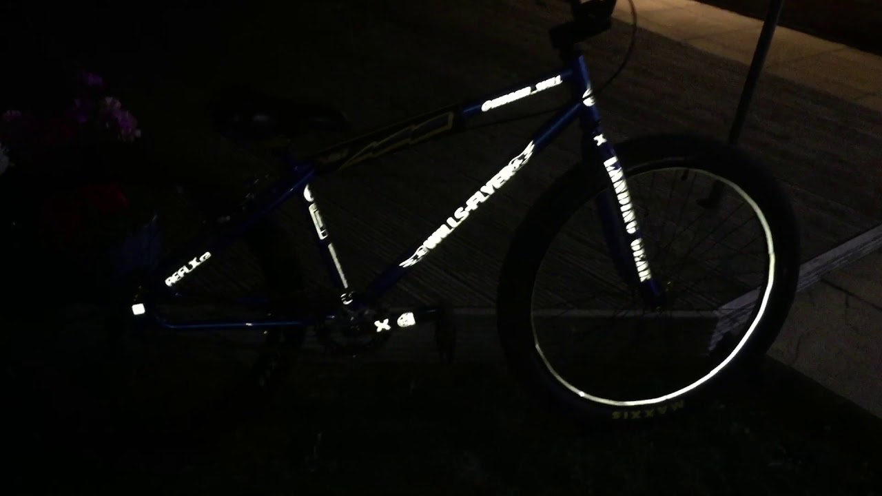 @beseeninreflex stickers on se 2019 om flyer [@indaair_will] - YouTube