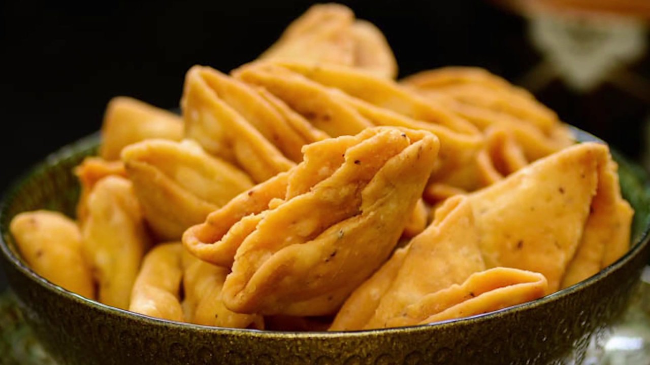 Parti Mathri Recipe I How to make crispy Flaky Mathri - YouTube