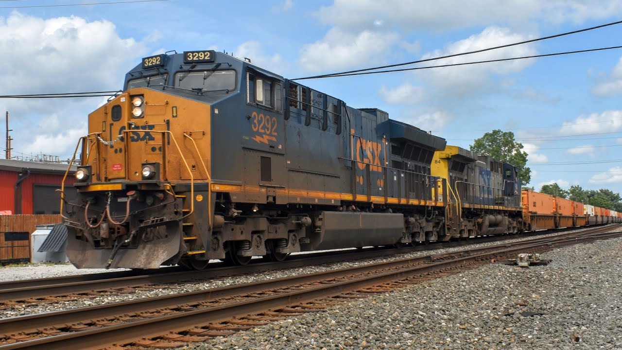 CSX and UP trains plus Highrailer in Nappanee, IN! - YouTube