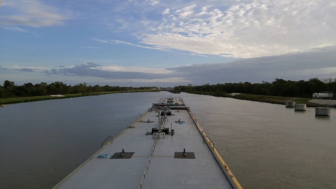 ICWW into Mississippi River via Algiers Lock - YouTube