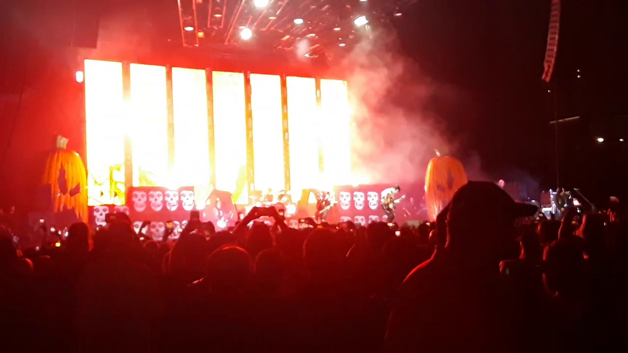 The Misfits - Death Comes Ripping (Live In Los Angeles 2019) - YouTube