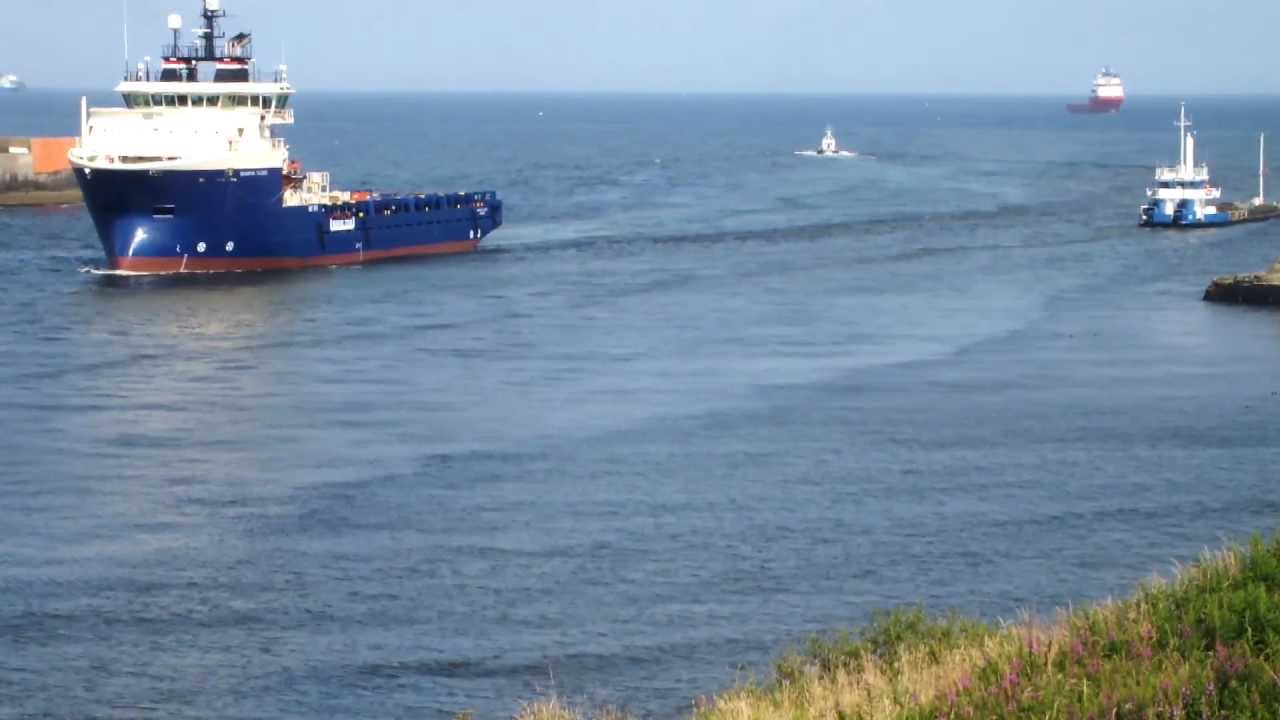 Grampian Talisker Entering Aberdeen Harbour as the Hans Heads out to ...