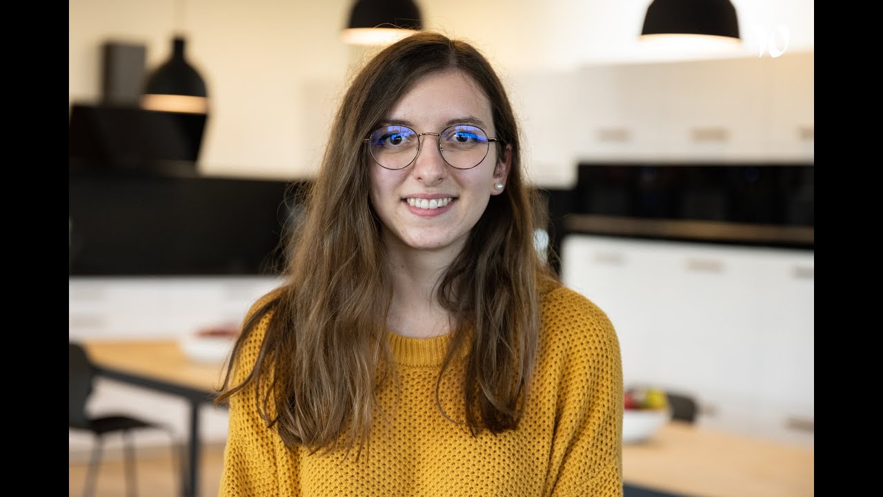 Découvrez Pictarine avec Julia, designer UI UX - YouTube