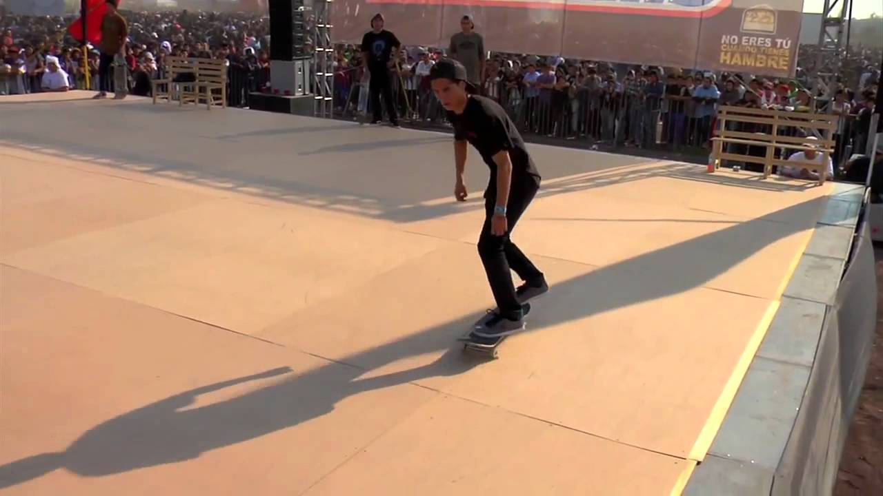 SNICKERS URBANIA 2011 SKATEBOARDING - YouTube