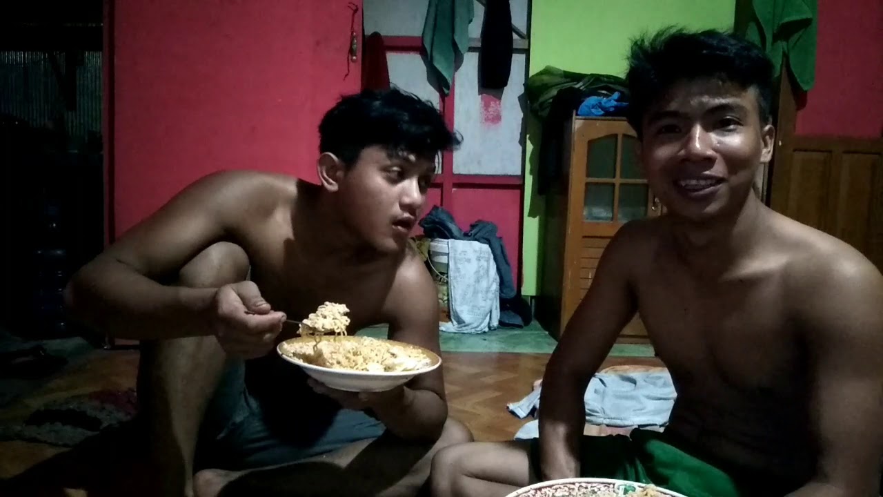 makan mie pedes sampe buka baju - YouTube