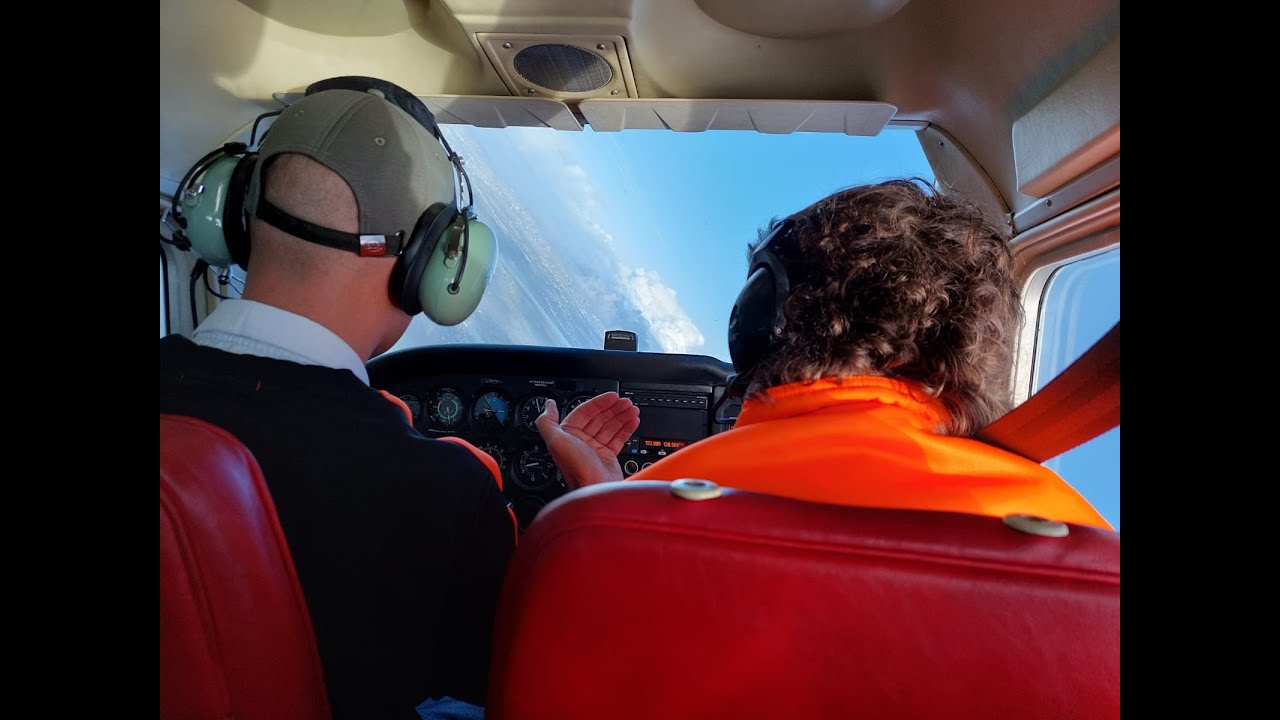 Heavy crosswind landing rotterdam airport A local training flight above ...