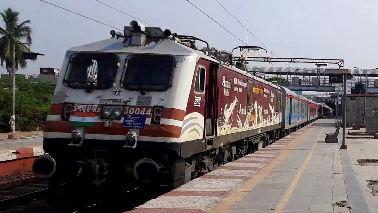 12996/ Ajmer - Mumbai Bandra Terminus SF Exp With BRC Amul Livery WAP-5 ...