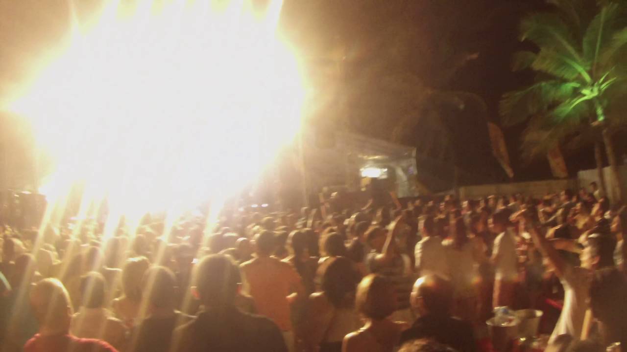 Selva Branca + Desce Coladinho - Bell Marques Siriguela Beach - YouTube