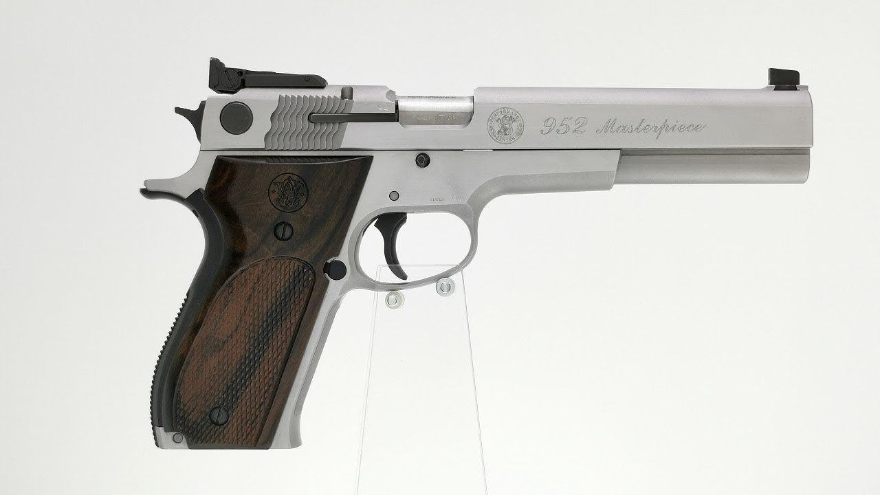 Smith & Wesson Model 952 Masterpiece Caliber 9 mm Luger 360 view [4K ...