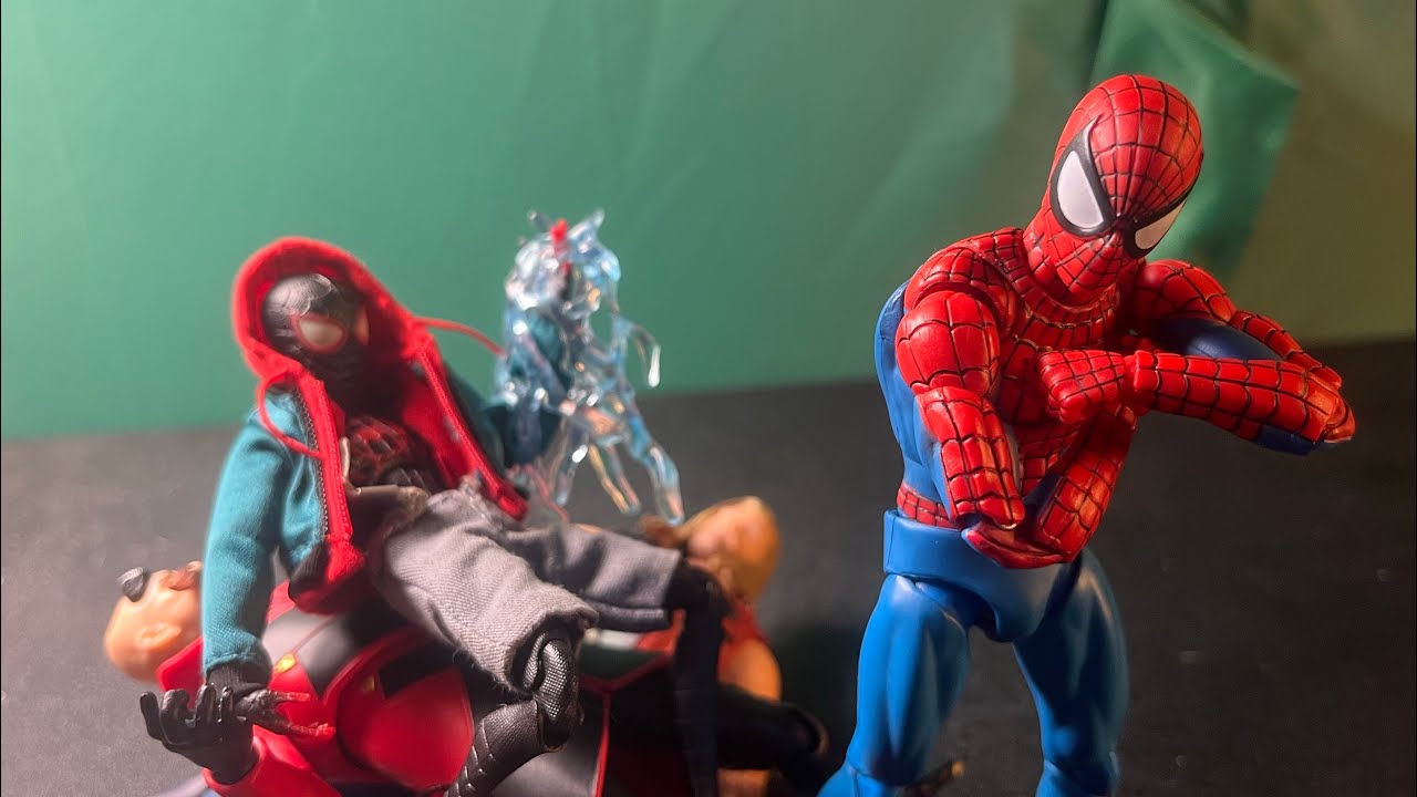 Spider-Men beat up criminals! | Epic Stop Motion Battle - YouTube