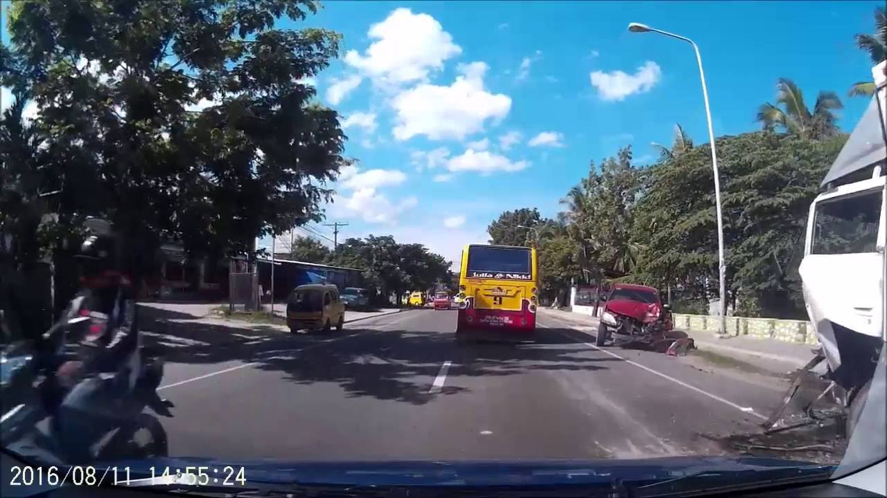 Toyota Avanza vs delivery truck car crash - Cotcot, Liloan - YouTube